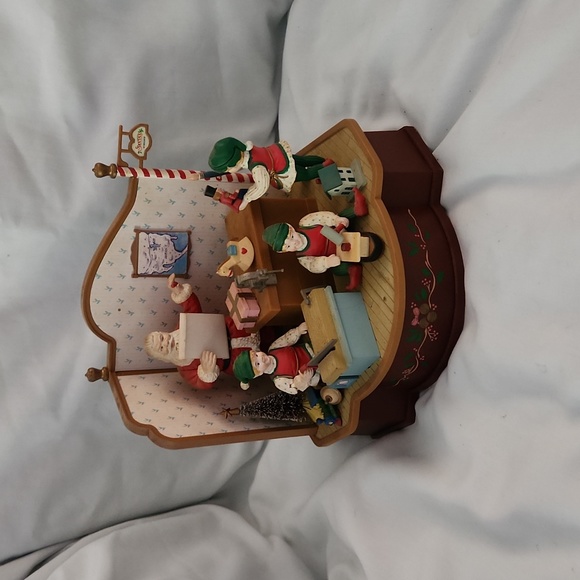 Holiday | Animated Santa Music Box | Poshmark